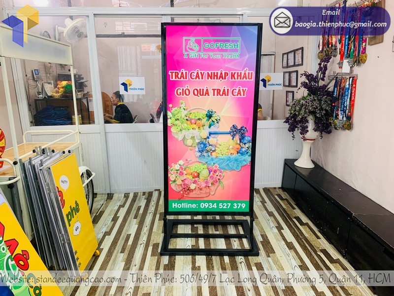 Standee trưng bày 2 mặt ngoài trời cho siêu thị, cửa hàng